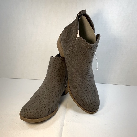 Universal Thread | Shoes | Nwt Universal Thread Booties | Poshmark